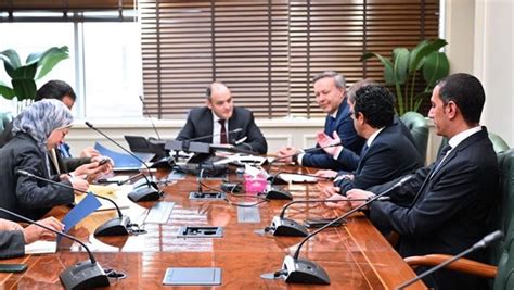 وزير الصناعة يبحث مع وفد شركة بي إس إتش العالمية خططها بالسوق المصرية