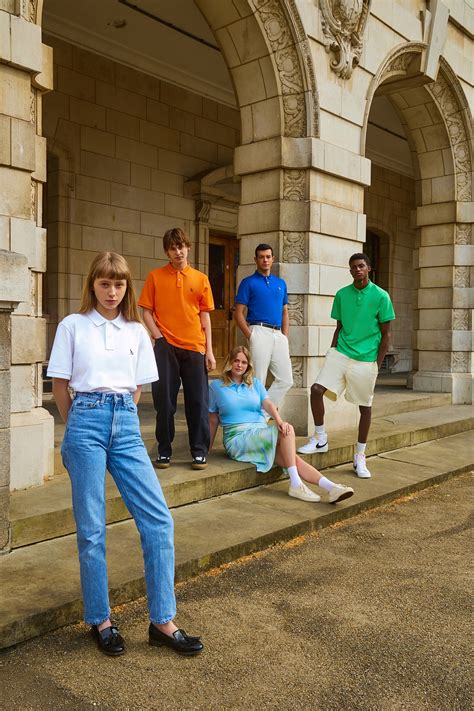 Gucci 구찌 자기 꼬리를 삼킨 뱀을 형상화한 우로보로스ouroboros와 구찌 2019 크루즈쇼에 등장한 다양한 심볼과 모티브가 프린트 된 르벨 핸드백