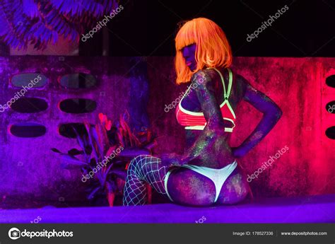 Sexy Woman Fluorescent Make Face Body Orange Wig Creative Makeup