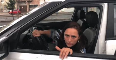 Castiga A Sus Hijos Dejándolos En Un Supermercado Y Vuelve Minutos