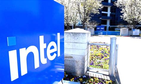 Бывшие директора Intel считают что компания должна разделиться чтобы выжить