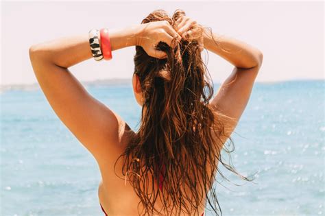 Como Cuidar Do Cabelo Na Praia Conheça Dicas Realmente úteis E