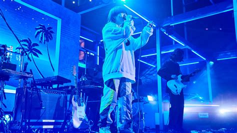 【ライブレポート】yama×キタニタツヤ、初コラボ曲「憧れのままに」を1000人の前で披露 The First Times