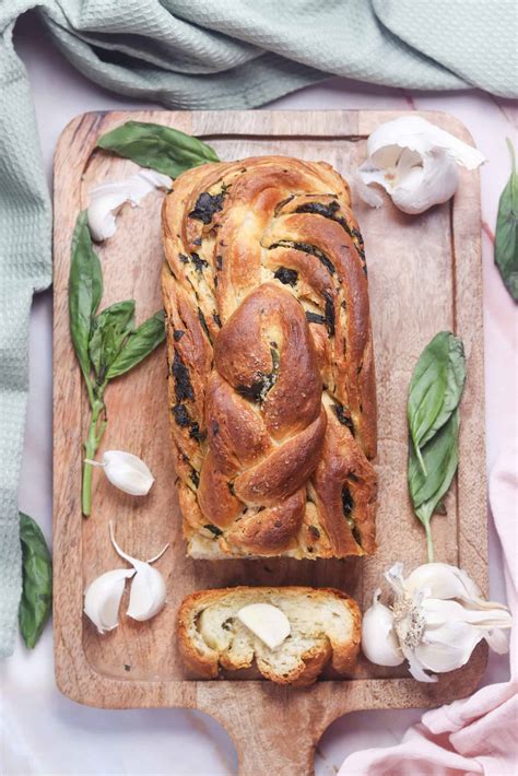 Easy Garlic Basil Bread Recipe Hispana Global