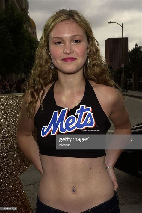 Julia Stiles Belly