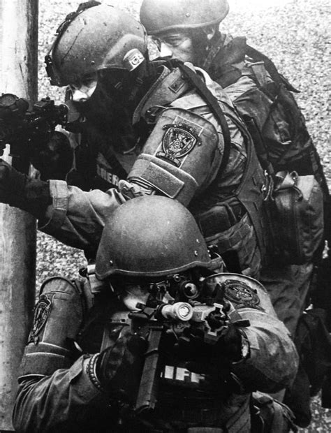 17 Best images about SWAT on Pinterest | Helmets, Navy seals and Military