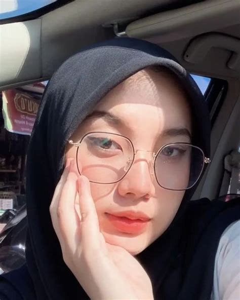 Nasywa Andriani Nathania on Instagram in 2024 | Beautiful hijab, Hijab aesthetic, Foto cewek ...