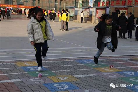 【教育】攒包儿 抽陀螺 滚铁环~70、80后的童年回忆，围观这所小学的游戏节 澎湃号·政务 澎湃新闻 The Paper