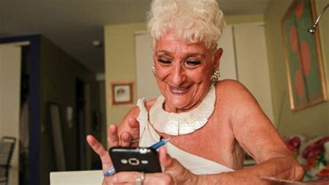 La Abuela Más Sexy Del Mundo La Reina De Tinder Tiene 83 Años Telefe