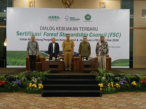 Media Center Rektor Unilak Prof Junaidi Bahas Konsep Pengelolaan Hutan