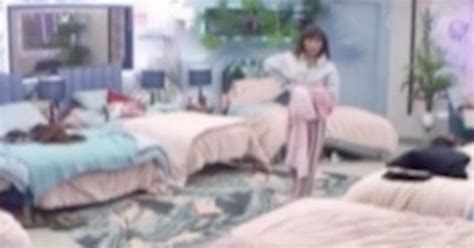 Fans Say Cbbs Roxanne Pallett Holds Wrong Side Of Her Body Before