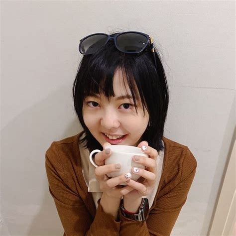 懂~ 剛開始流行寬褲時我很抗拒 因為我又不是腰多細 優勢是腿細又長 後來有跟風一下 就大後悔 我偏高 那時寬褲都好短 我真的很不適合又俗