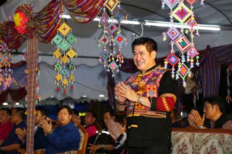 ในประเทศ ผู้กองธรรมนัสเปิดงานประเพณีบุญบั้งไฟพะเยา ชูสืบสานประเพณี