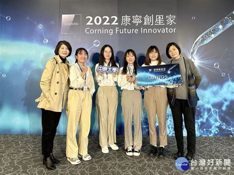 中原大學商設系發揮綠色創意設計 「太陽能螢光陶瓷導盲磚」受惠視障人士 Beanfun