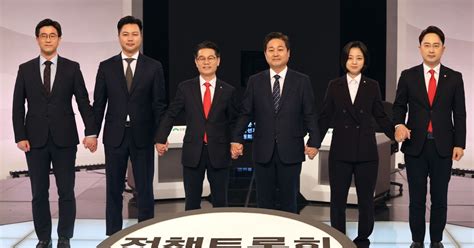 與 “중대선거구제 도입 의원수 유지” 野 “소선거구제 의원수 확대”