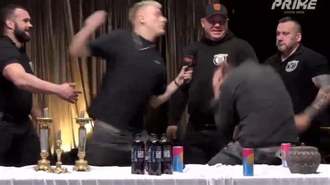 Tomek Olejnik zaczął okładać Kubę Lasika podczas programu Prime MMA
