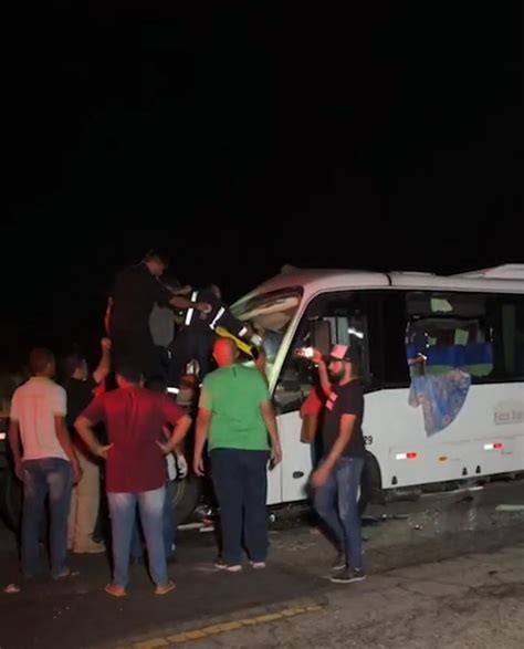Acidente Grave Em Itatira Envolvendo ônibus E Carreta Deixa Várias