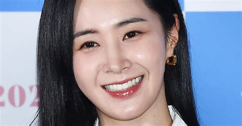 ‘돌핀 권유리 “소녀시대 멤버들 대부분 해외에…vip 시사회 불참 쓰라려”