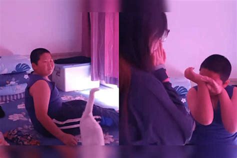 姐姐时隔3个月后回家，悄悄来到房间送惊喜，弟弟顿时热泪盈眶