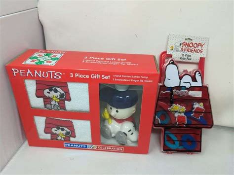 Peanuts T Set With Snoopy And Friends Hair Accessories Auction Ohio