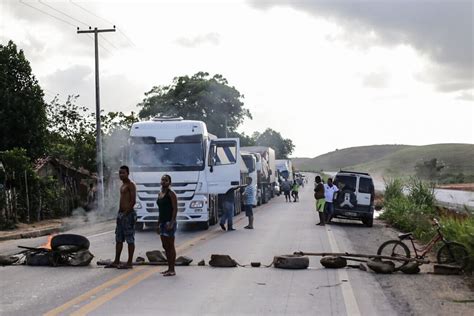 Manifestantes Bloqueiam BR 101 Em Messias Por Falta De Energia