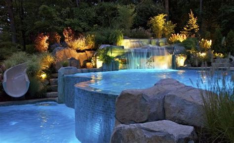 Desain Kolam Renang Unik Dengan Hiasan Air Terjun Rancangan Desain