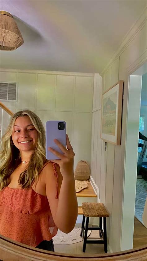 Mirror Selfie Pose Ideas Instagram Story Content Ideas Wallpaper Outfit