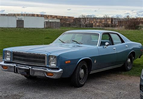Location Plymouth Fury 1977 Bleu 1977 Bleu St Quentin