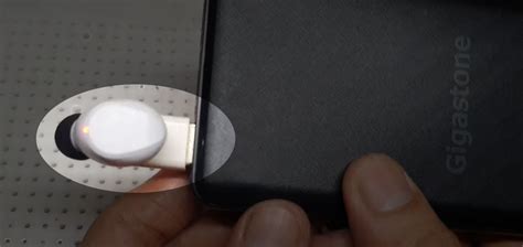 How To Charge Earbuds Without Case Is It Possible