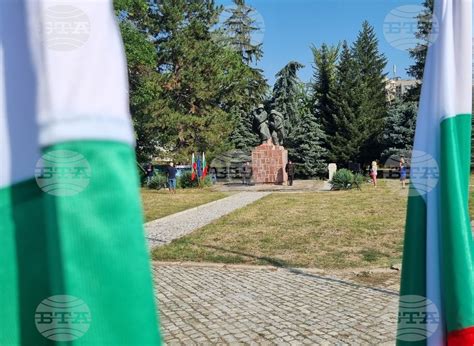 С поднасяне на венци и цветя на Войнишкия паметник в Търговище бе отбелязана 139 та годишнина от