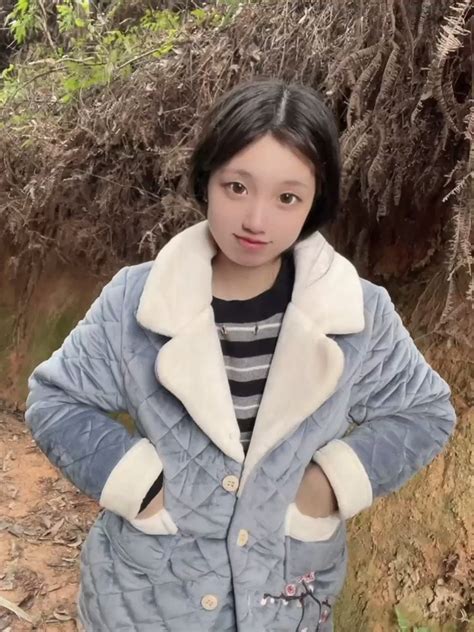 让我奶奶给我当自拍杆她不知道我在录视频还以为是在拍照哈哈哈哈哈 豆奶销售点 soymilksalespoi