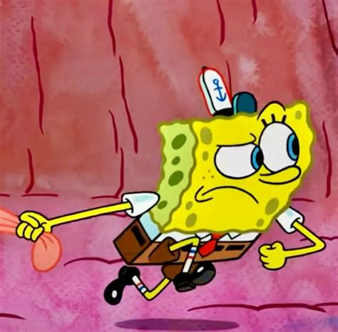 头戴船长帽的海绵宝宝一脸严肃地在奔跑 情侣头像丨我们来换情头吧表情包图片动图 求表情网斗图从此不求人