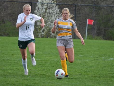 Zeeland Easts Macie Moore Uses Speed Vision To Become One Of States Top Scoring Threats