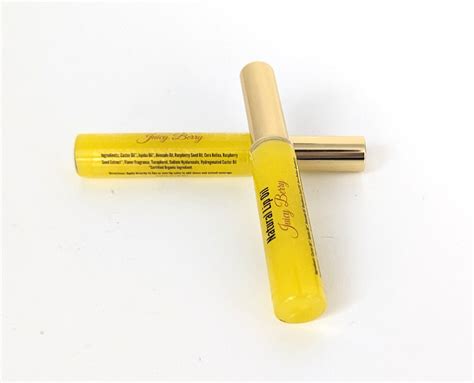 Natural Lip Oil Juicy Berry Dee Lightfully Soft