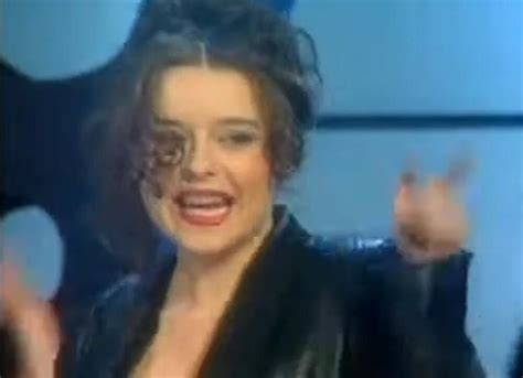 Svojim Glasom Je OduŠevila Pa Nestala I Više Se Nikad Nije Vratila Na