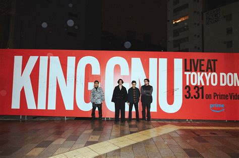 King Gnuメンバーが、東京・表参道の巨大ビルボードに直接サイン！ 東京ドーム初公演ライブ映像、配信迫る 画像一覧（5 8） The First Times