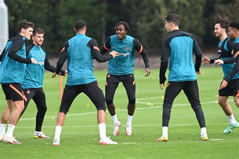 Some Chelsea Fans React To Contract Report About Mason Mount