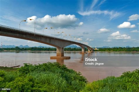 태국에서 나콘 파 놈 주 Thakhek 캄무안 지방 Lao Pdr에 연결 하는 메콩 강 제 3 태국라오스 우정의 다리 0명에