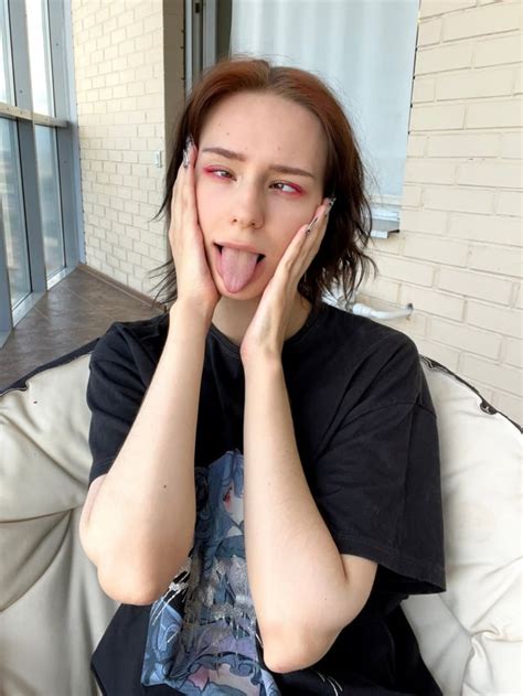 Cum in my mouth : r/EmoGirlsFuck