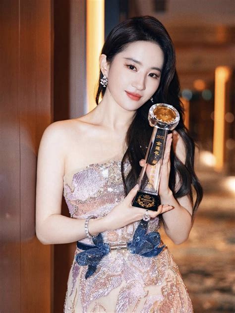 Liu Yifei Wins Chinese Tv Queen Award