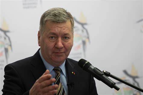 Buvęs Lietuvos Kariuomenės Vadas Tutkus Sieks Prezidento Posto Delfi