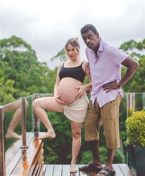 Pai do caçula Samba Seu Jorge mostra as três filhas em foto