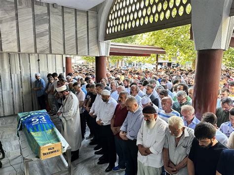 Rize de bıçaklı kavgada ölen genç toprağa verildi Rize Haber