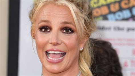 Britney Spears Fell Down Stairs Says Her Knee ‘snaps Out Now And Then