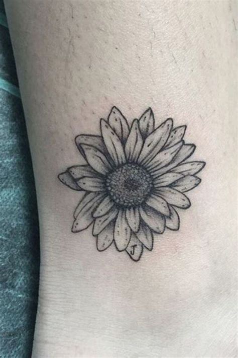 50 Tatouages Fleuris Qui Nous Font Envie Tatouage Fleurs Tatouage Fleur