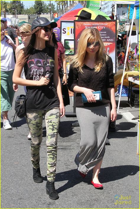 Victoria Justice And Jennette Mccurdy Farmers Market Meet Up Photo
