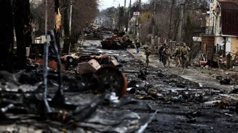 ウクライナの路上に残される数々の遺体、ロシア後退後の首都郊外ブチャで Bbcニュース ウクライナの路上に残される数々の遺体、ロシア後退後の首都郊外ブチャで Bbcニュース