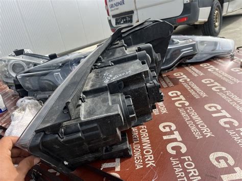 Фар Hyundai H350 бус гр Враца Център • Olx Bg