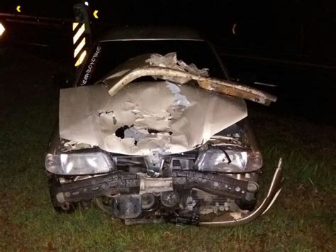 G1 Batida entre dois carros é registrada na BR 393 em Paraíba do Sul