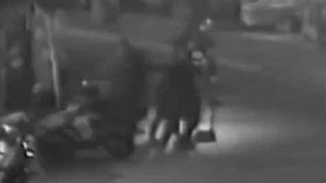 醉男揪同事續攤遭拒街頭上演全武行 還嗆警「路上打架有罪嗎」 民視運動網